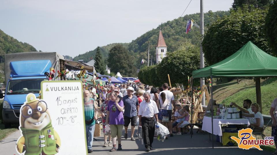 FOTO: Pri Gradu na Goričkem so se zbrali številni verniki - Pomurec.com