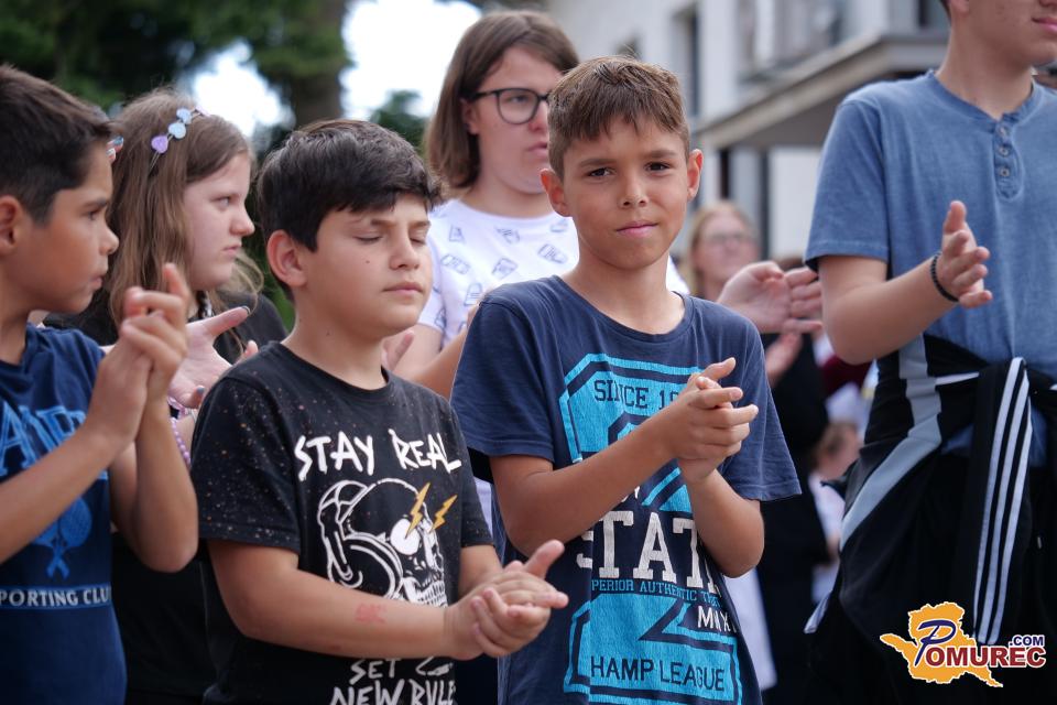 FOTO: Kar 26 tisoč evrov za dober namen – murskosoboška šola se veseli ...